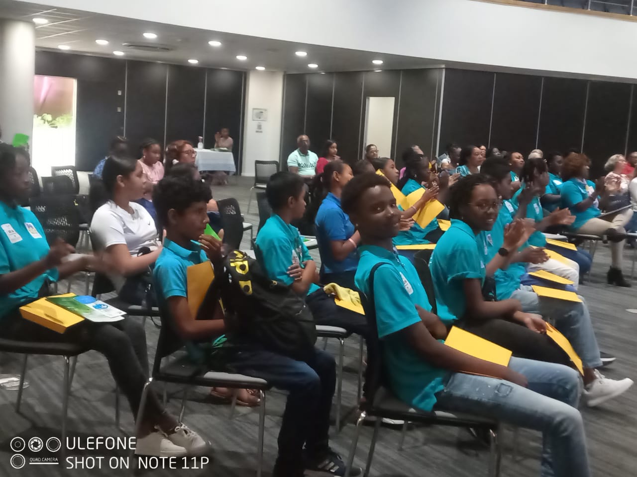 Kinderboekenfestival Suriname » Gasten in het Assuria Event Center